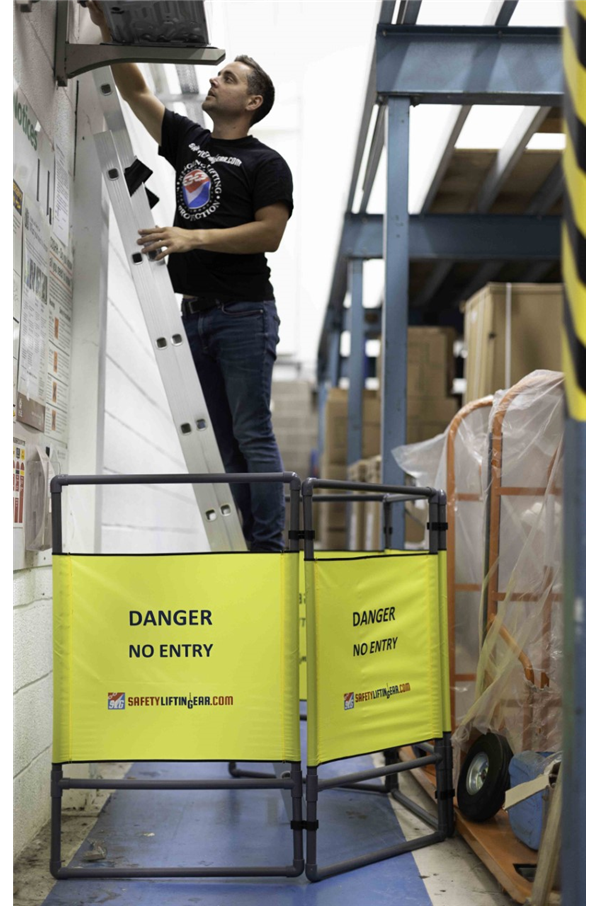 Hi-Viz Safety Barrier with 4 panels | SLG-AT210 | SafetyLiftinGear